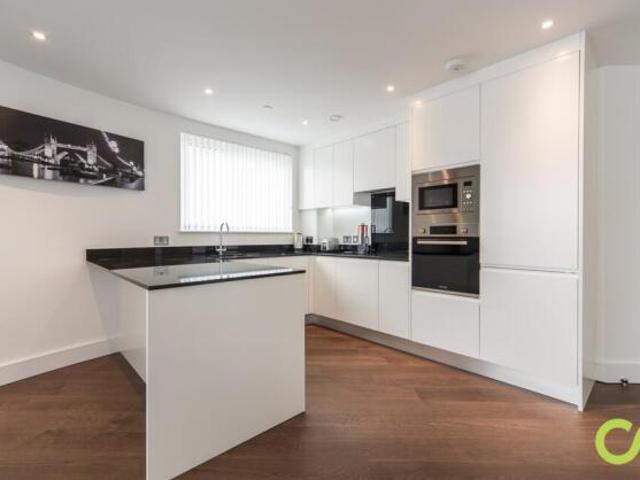 2 bedroom flat for rent in Gateway Tower, Western Gateway, London, E16