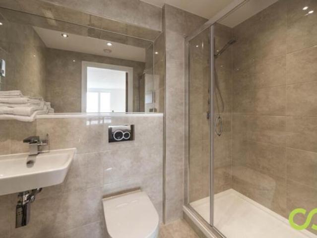 2 bedroom flat for rent in Gateway Tower, Western Gateway, Royal Victoria, E16
