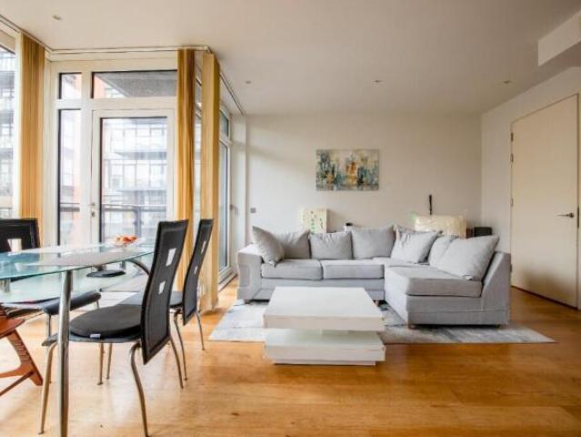 2 bedroom flat for rent in Gatliff Road, London, SW1W