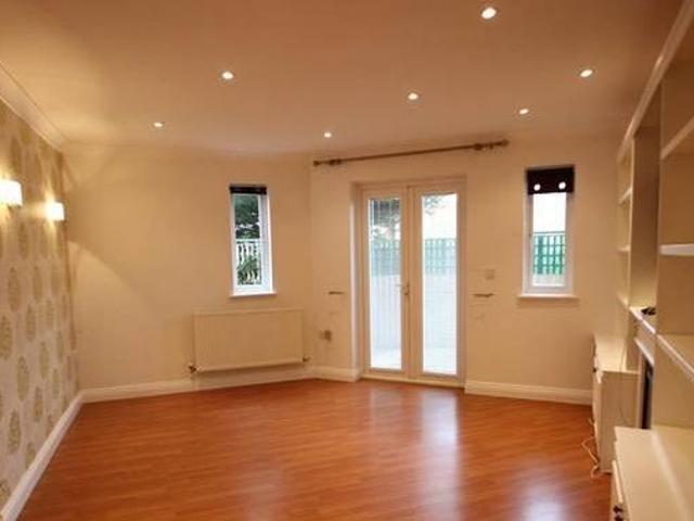 2 bedroom flat for rent in Geoffrey Farrant Walk Taunton TA1