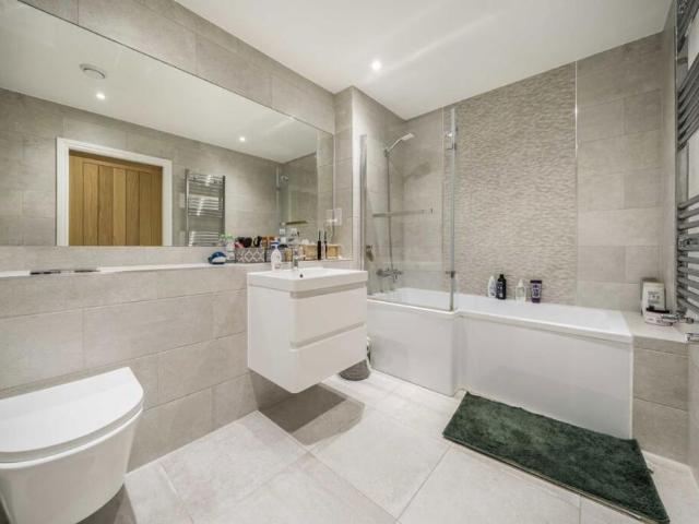 2 bedroom flat for rent in George Lane, Hither Green, SE13