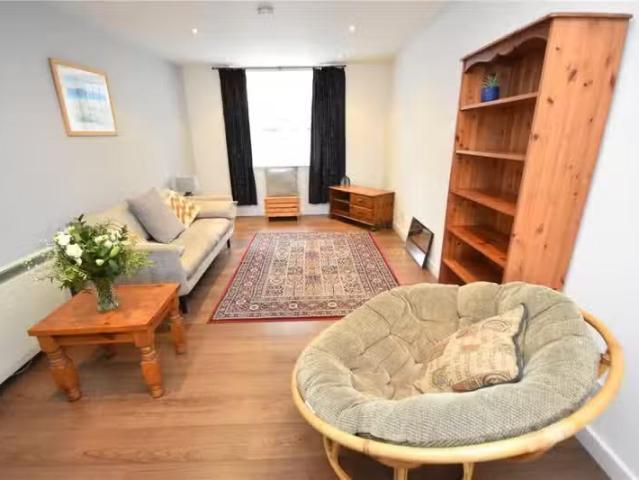 2 bedroom flat for rent in George Street, City Center, Aberdee.