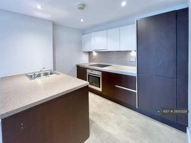 2 bedroom flat for rent in George Street, Prestwich, Manchester, M25