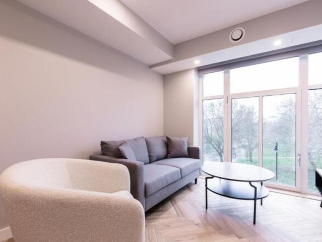 2 bedroom ground floor flat for rent in George West House 2 Clapham Common North Side, SW4