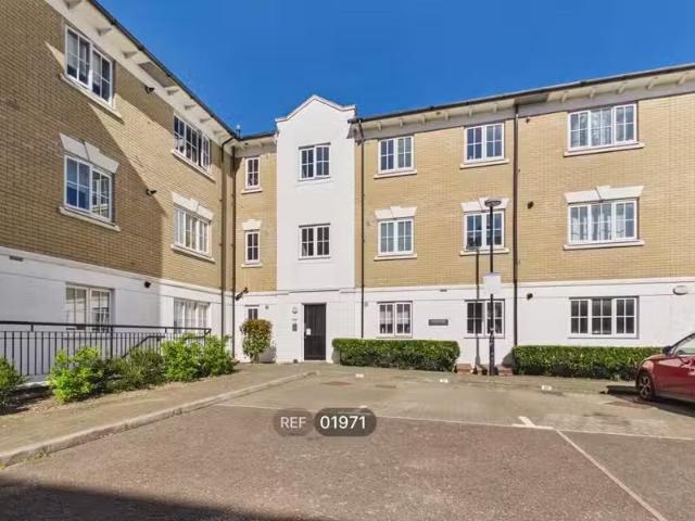 2 bedroom flat for rent in George Williams Way, Colchester, Es.
