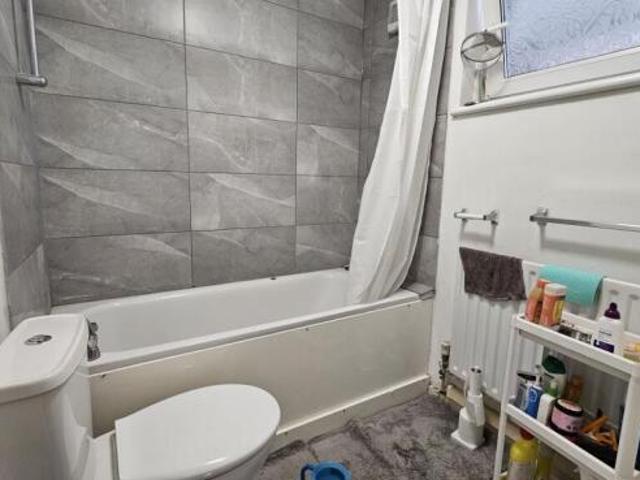 2 bedroom flat for rent in Gibson Road Heating and hot water bills included, SE11