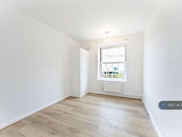 2 bedroom flat for rent in Gilton Road, London, SE6