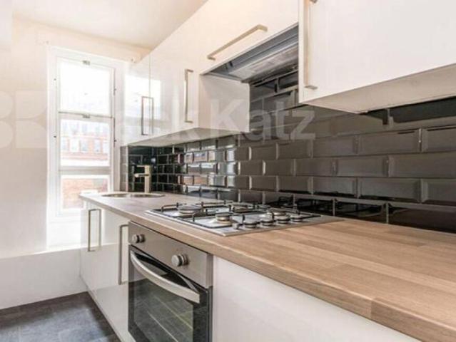2 bedroom flat for rent in Gilbert Street, Bond Street W1K