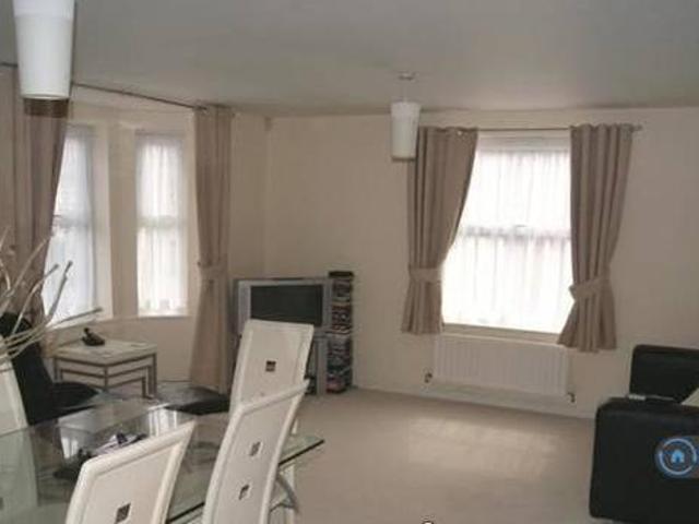 2 bedroom flat for rent in Gilbert Way Langley SL3
