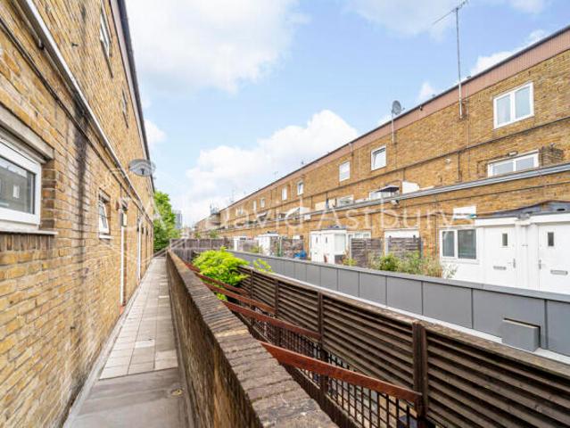 2 bedroom flat for rent in Gillespie Road, Highbury, London, N5