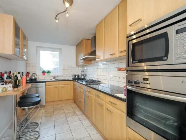 2 bedroom flat for rent in Gipsy Lane, Putney, SW15