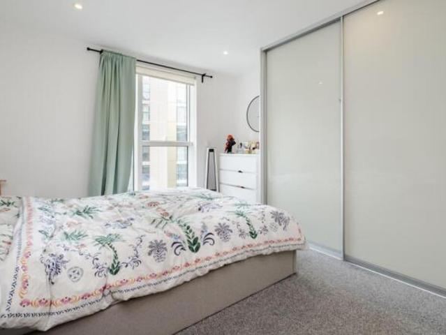 2 bedroom flat for rent in Goodchild Road London N4