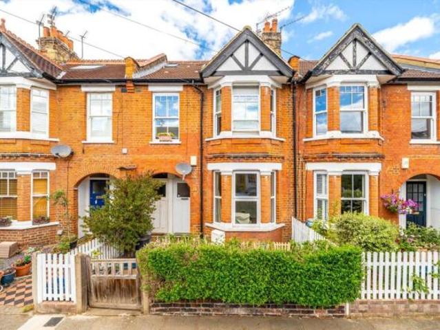 2 bedroom flat for rent in Godstone Road, St Margarets, TW1