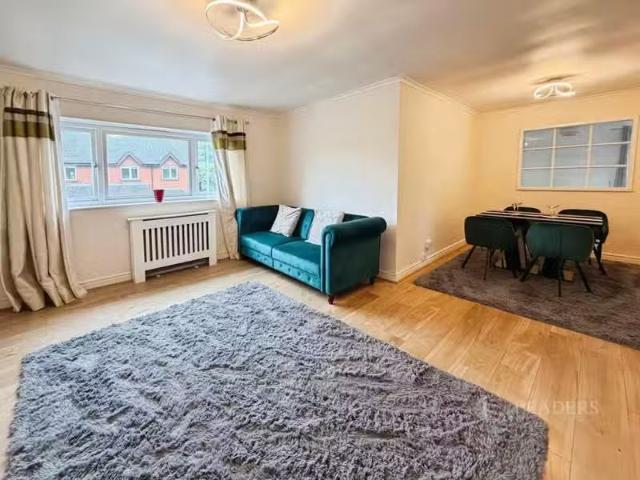 2 bedroom flat for rent in Golden Cross Lane, Catshill, Bromsg.