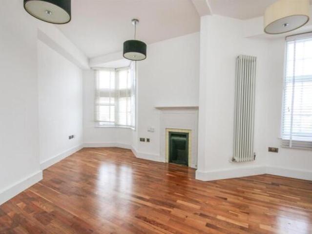 2 bedroom flat for rent in Golders Green Crescent, NW11 8LG, NW11