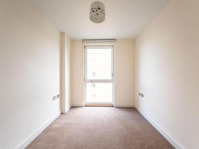 2 bedroom flat for rent in Goldfinch Court, Child's Hill, London, NW11