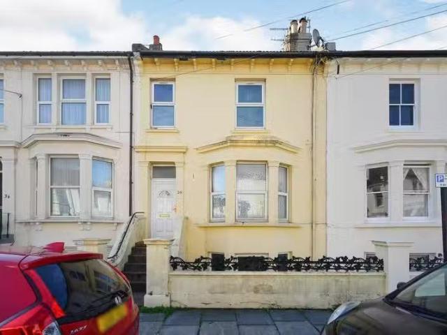 2 bedroom flat for rent in Goldstone Road, HOVE, BN3