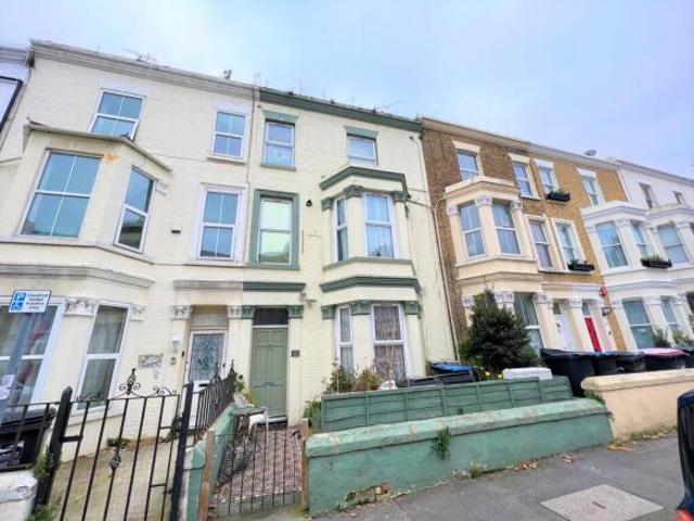 2 bedroom flat for rent in Gordon Road, Cliftonville, Margate, Kent, CT9