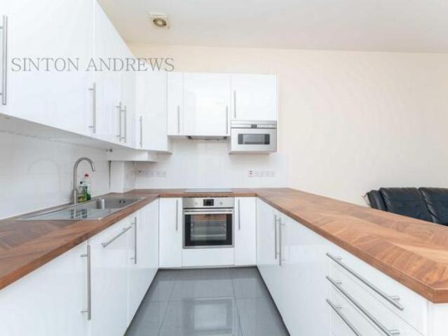 2 bedroom flat for rent in Gordon Road, Ealing, W5
