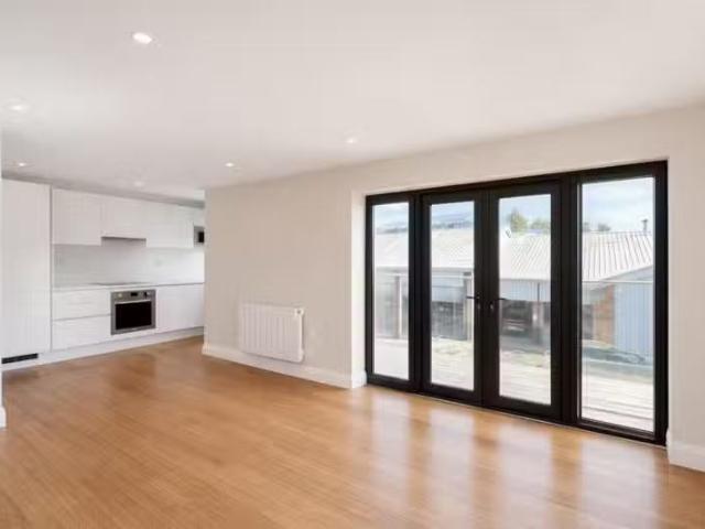 2 bedroom flat for rent in Gordon Road, High Wycombe, HP13 6AR.
