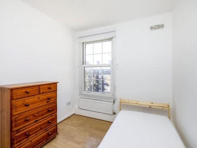 2 bedroom flat for rent in Gosling Way London SW9