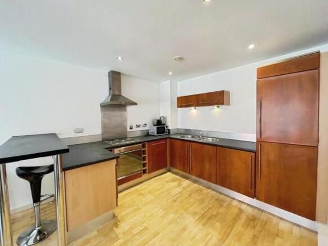 2 bedroom flat for rent in Gotts Road, Leeds, West Yorkshire, LS12