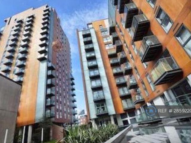 2 bedroom flat for rent in Goulden Street, Manchester, M4