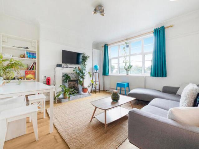 2 bedroom flat for rent in Gloucester Avenue, Primrose Hill, NW1