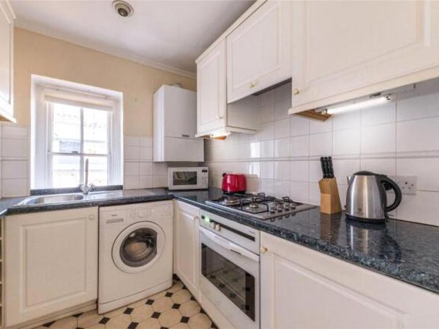 2 bedroom flat for rent in Gloucester Terrace, Bayswater, W2