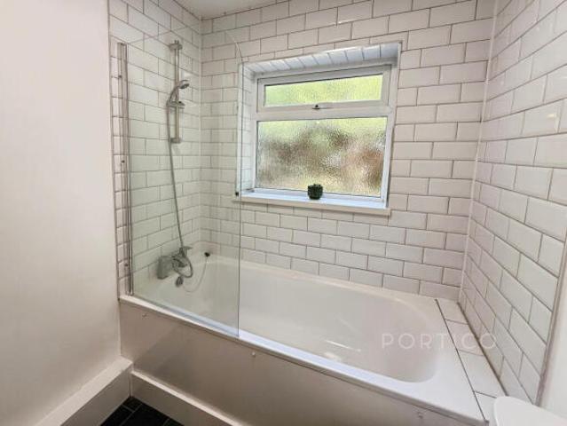 2 bedroom flat for rent in Gladeside, London, N21