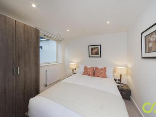 2 bedroom flat for rent in Glass House, Tower Bridge Road, SE1