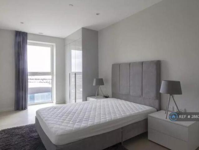 2 bedroom flat for rent in Glasshouse Gardens, London, E20
