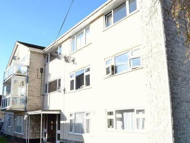 2 bedroom flat for rent in Glaston Road Street BA16