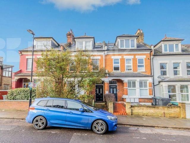 2 bedroom flat for rent in Glebe Road, Muswell Hill N8