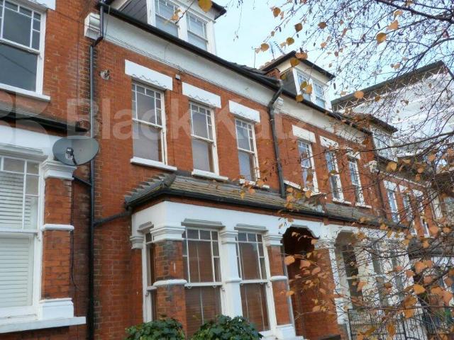2 bedroom flat for rent in Glebe Road, Crouch End N8