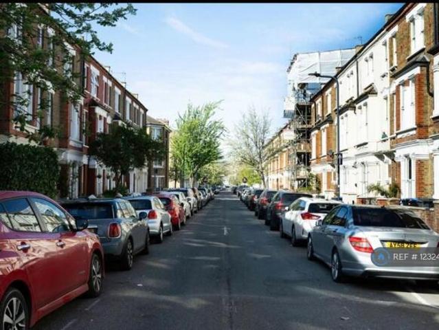 2 bedroom flat for rent in Glengall Road, London, NW6