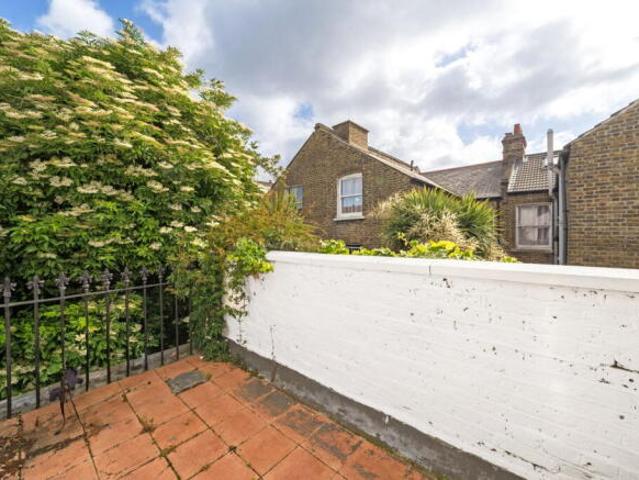 2 bedroom flat for rent in Glenelg Road, Clapham, SW2 5JU, SW2