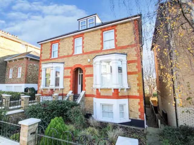2 bedroom flat for rent in Glenridge House,31 Queens Road, CM14