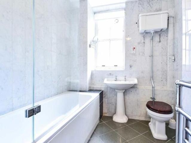 2 bedroom flat for rent in Grove End Road, St John's Wood, NW8