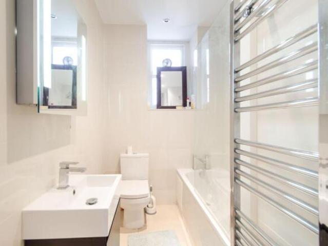 2 bedroom flat for rent in Grove End Road, St John's Wood, London, NW8