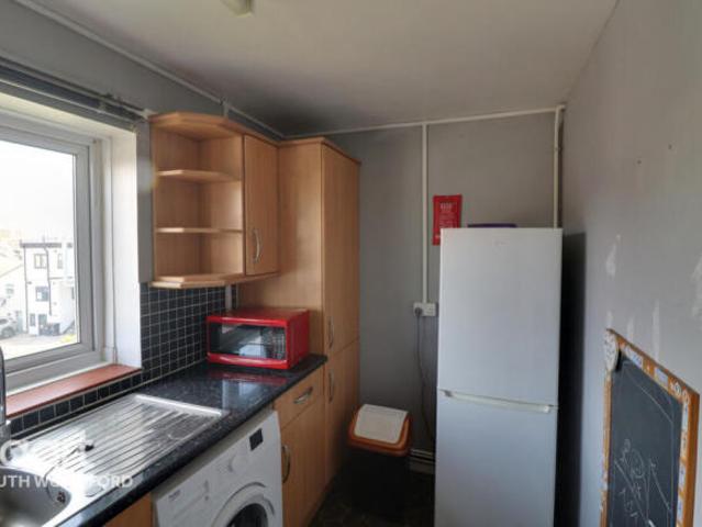 2 bedroom flat for rent in Grove Hill, London, E18