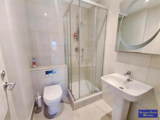 2 bedroom flat for rent in Grove House Sidmouth Avenue, Isleworth, TW7
