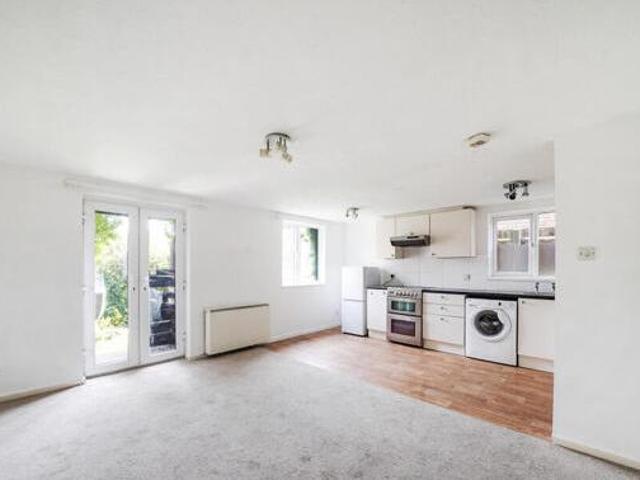 2 Bedroom Flat For Rent In Grove Park, London
