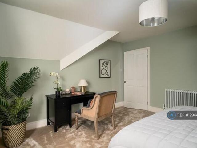 2 bedroom flat for rent in Grove Road, Harrogate, HG1
