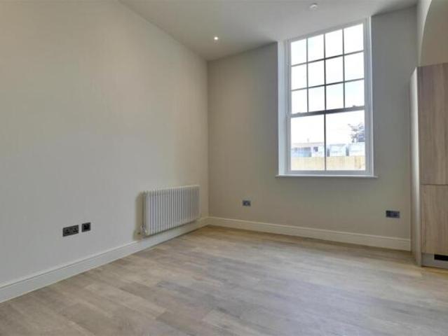 2 bedroom flat for rent in Grove Road South, Southsea, PO5