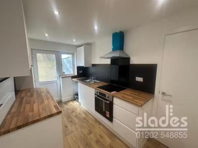 2 bedroom flat for rent in Grove Road West, Christchurch, BH23