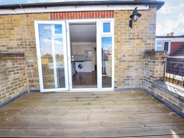 2 bedroom flat for rent in Grove Road, Wimbledon, SW19