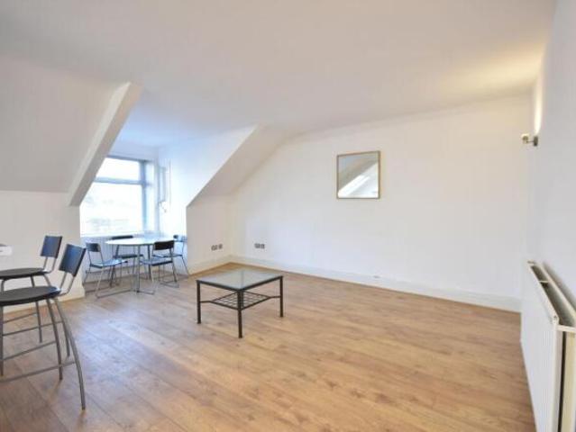 2 bedroom flat for rent in Grosvenor Place NE2