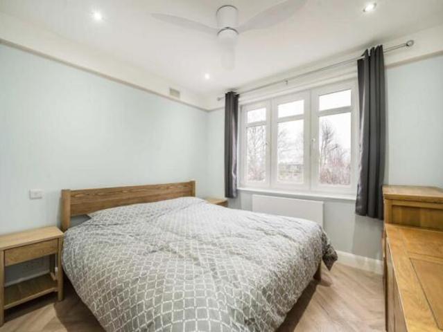 2 bedroom flat for rent in Grosvenor Road, Chiswick, W4