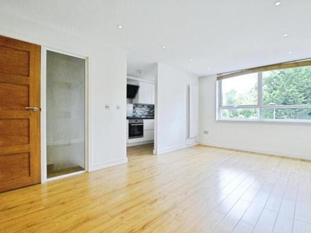 2 bedroom flat for rent in Grosvenor Road, St Albans, AL1